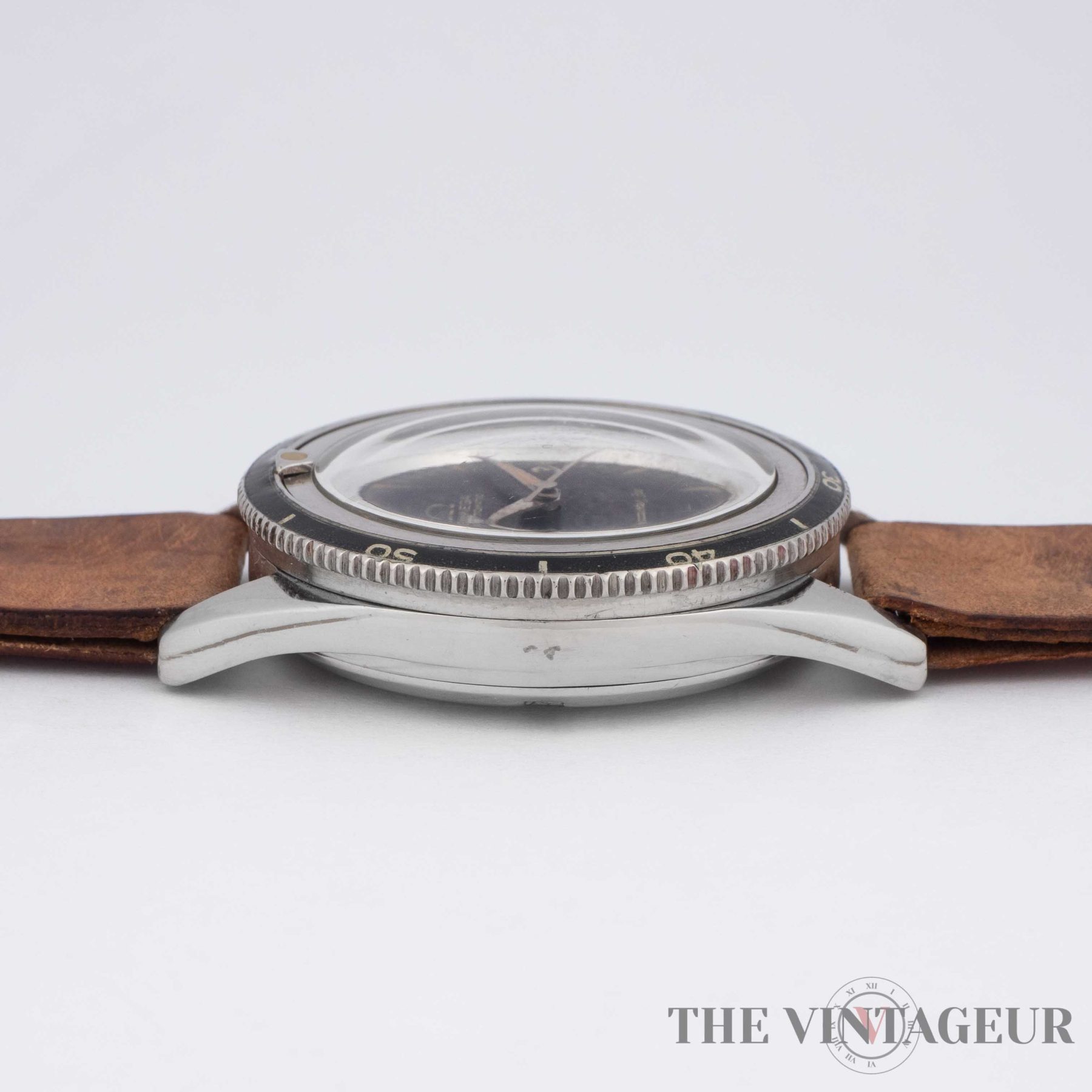Omega seamaster 300 2913-3 military diver - The Vintageur